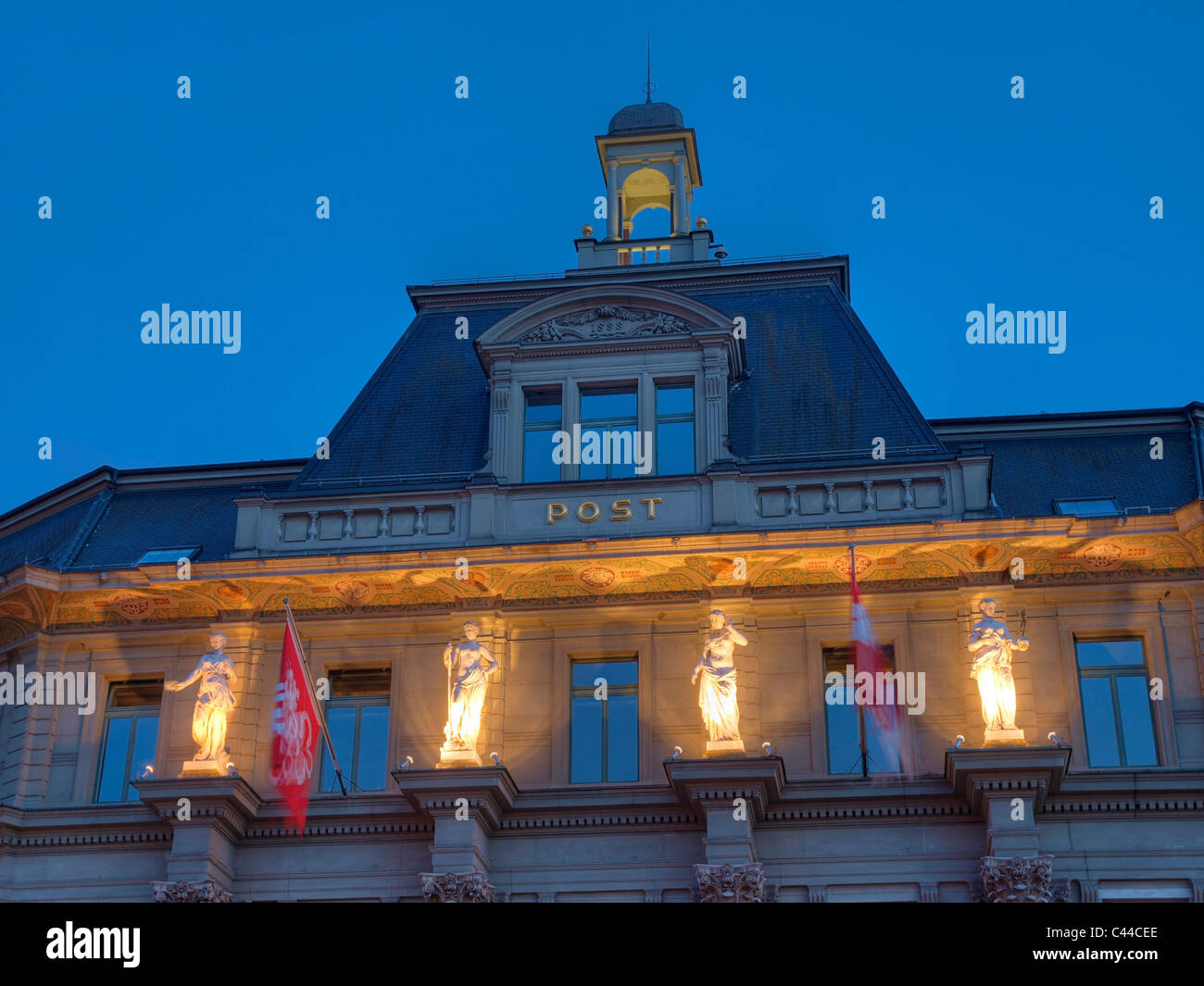 Roof figures hi-res stock photography and images - Alamy