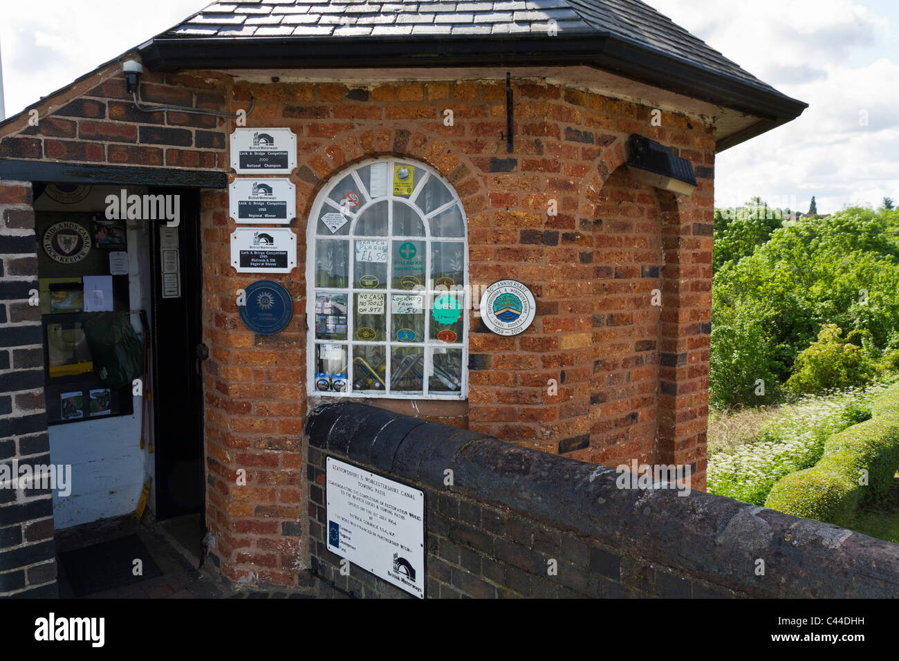 The Toll House on the Bratch Locks in Wombourne Stock Photo - Alamy