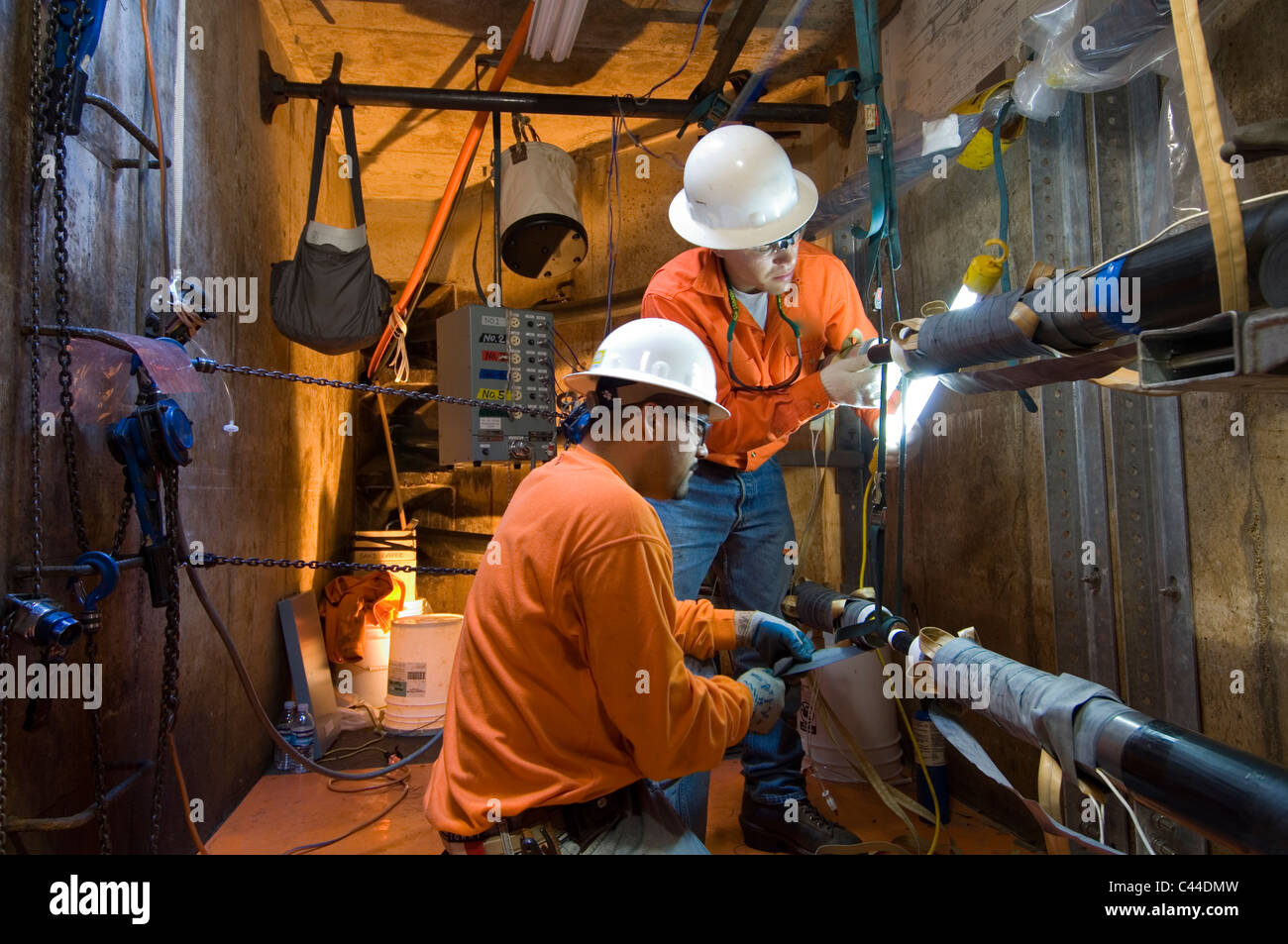 Cable splicing hi-res stock photography and images - Alamy