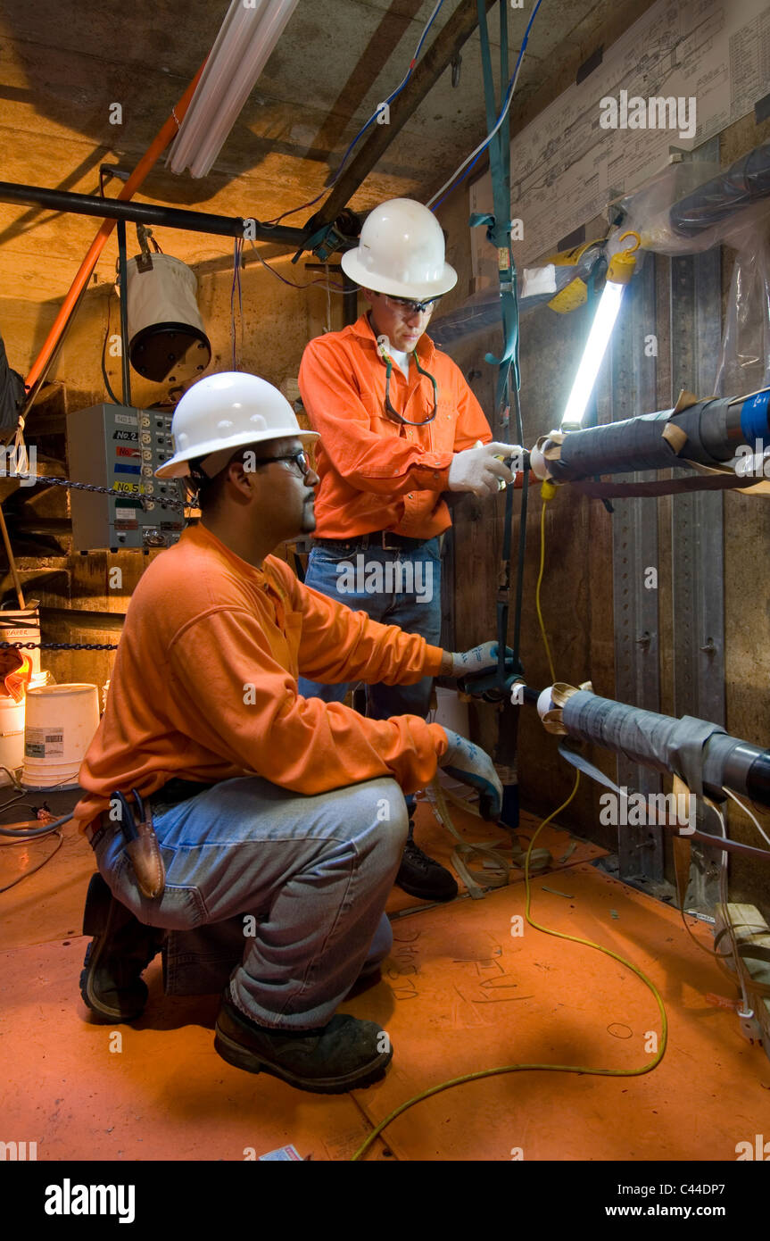 Cable splicing hi-res stock photography and images - Alamy