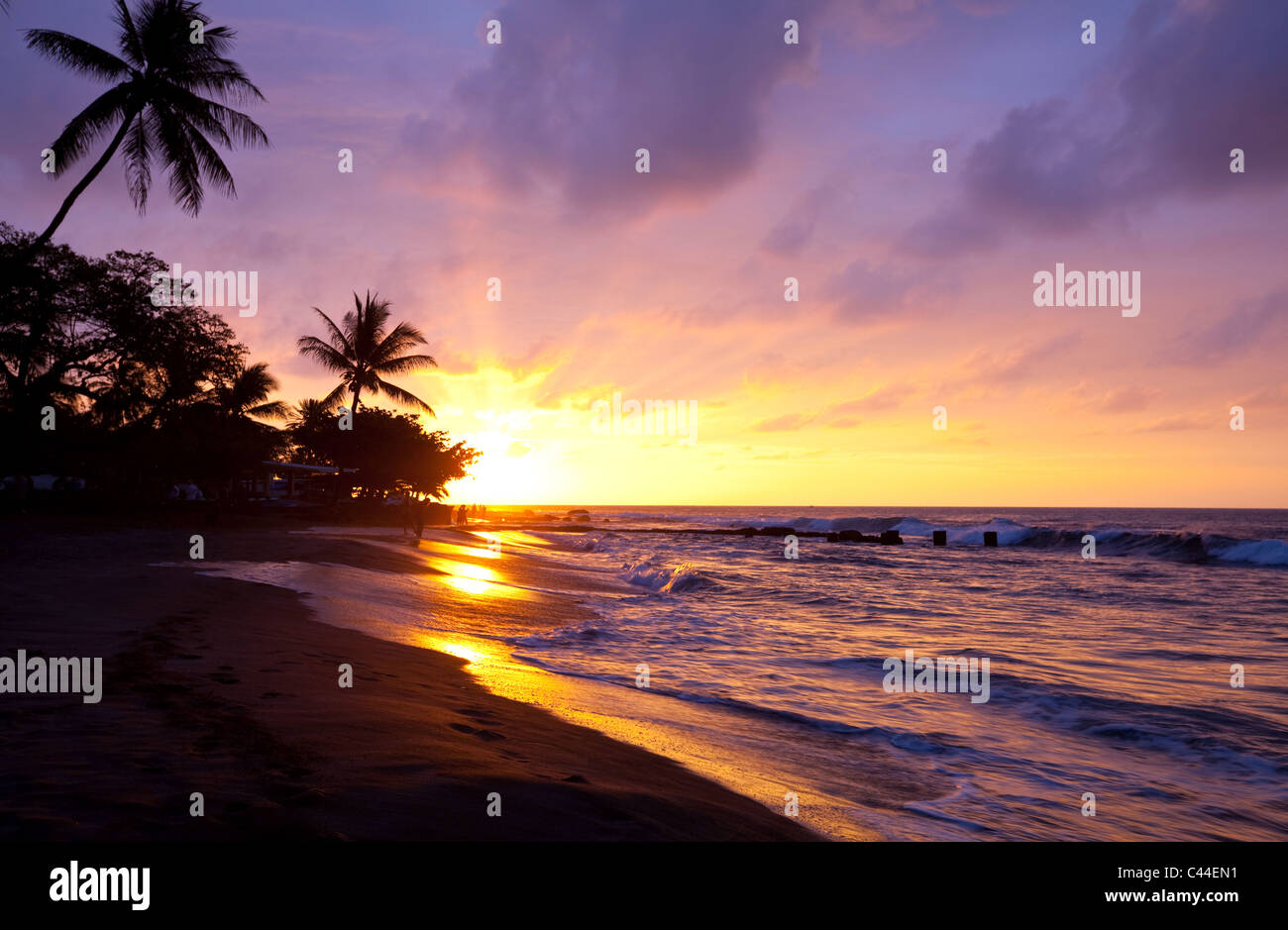 Hawaii beach sunset hi-res stock photography and images - Alamy