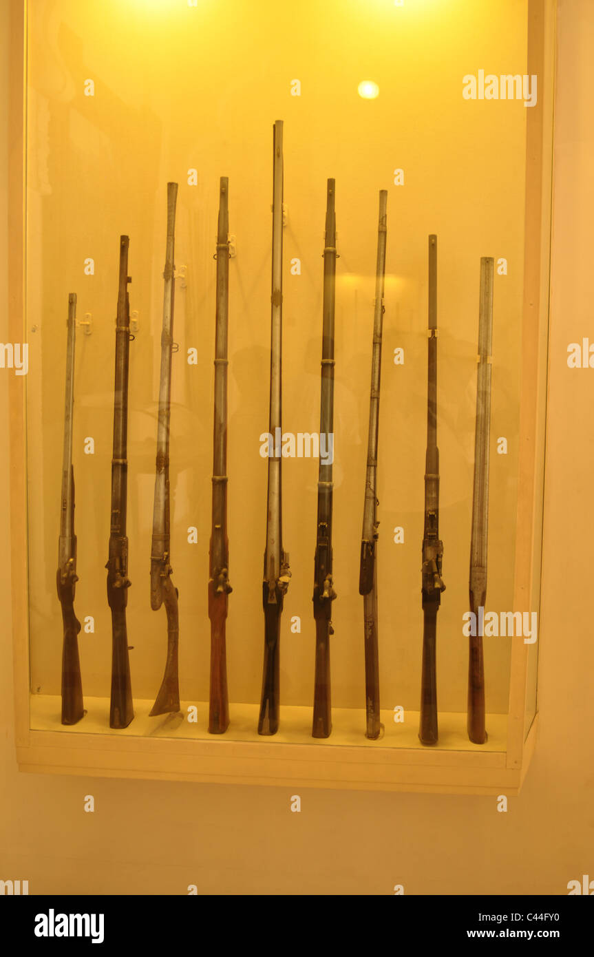 Royal guns hi-res stock photography and images - Alamy