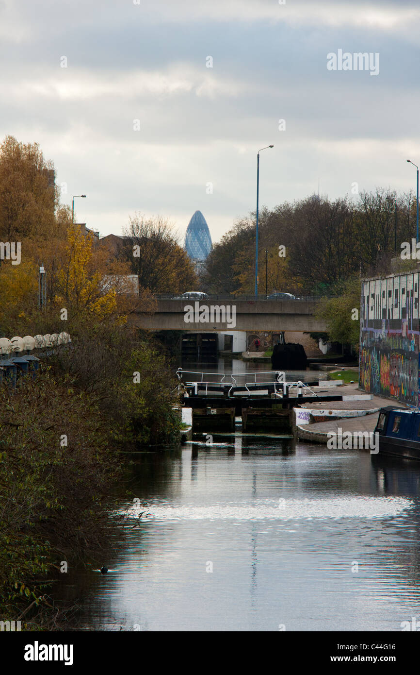 Hertford union canal hi-res stock photography and images - Alamy