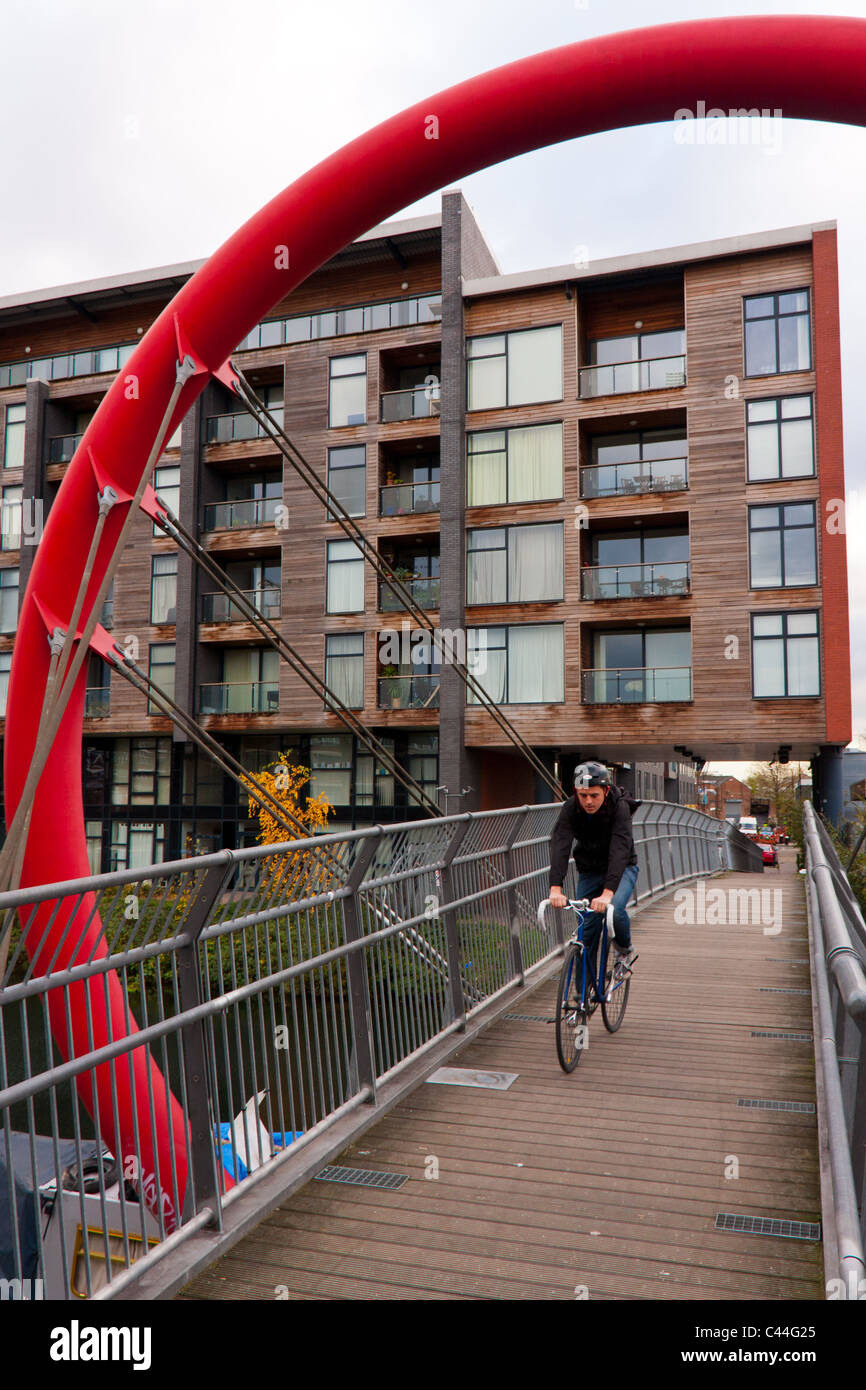 Hackney bridge hi-res stock photography and images - Alamy