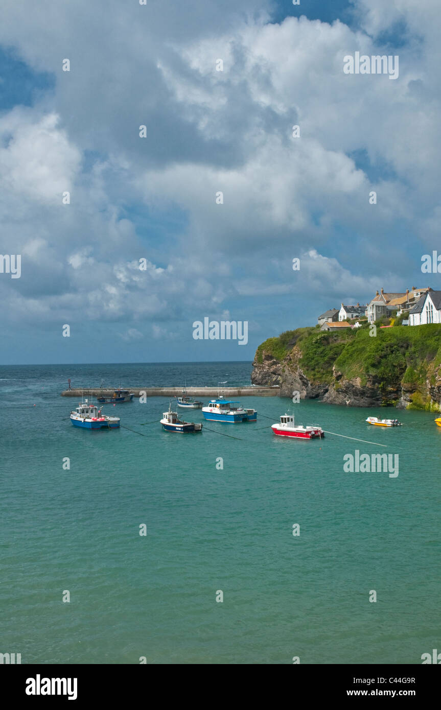 Boats fishing boats port isaac conrwall boats hi-res stock photography ...