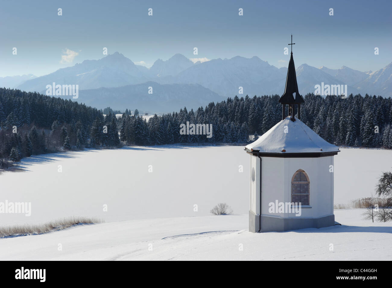 Christmas chapel snow hi-res stock photography and images - Alamy