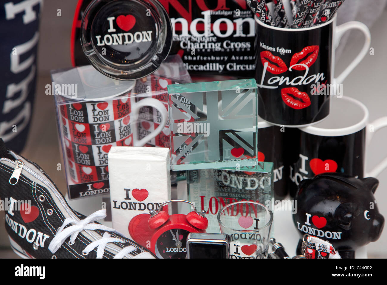 Display of London souvenirs in shop window, Oxford, England Stock Photo ...