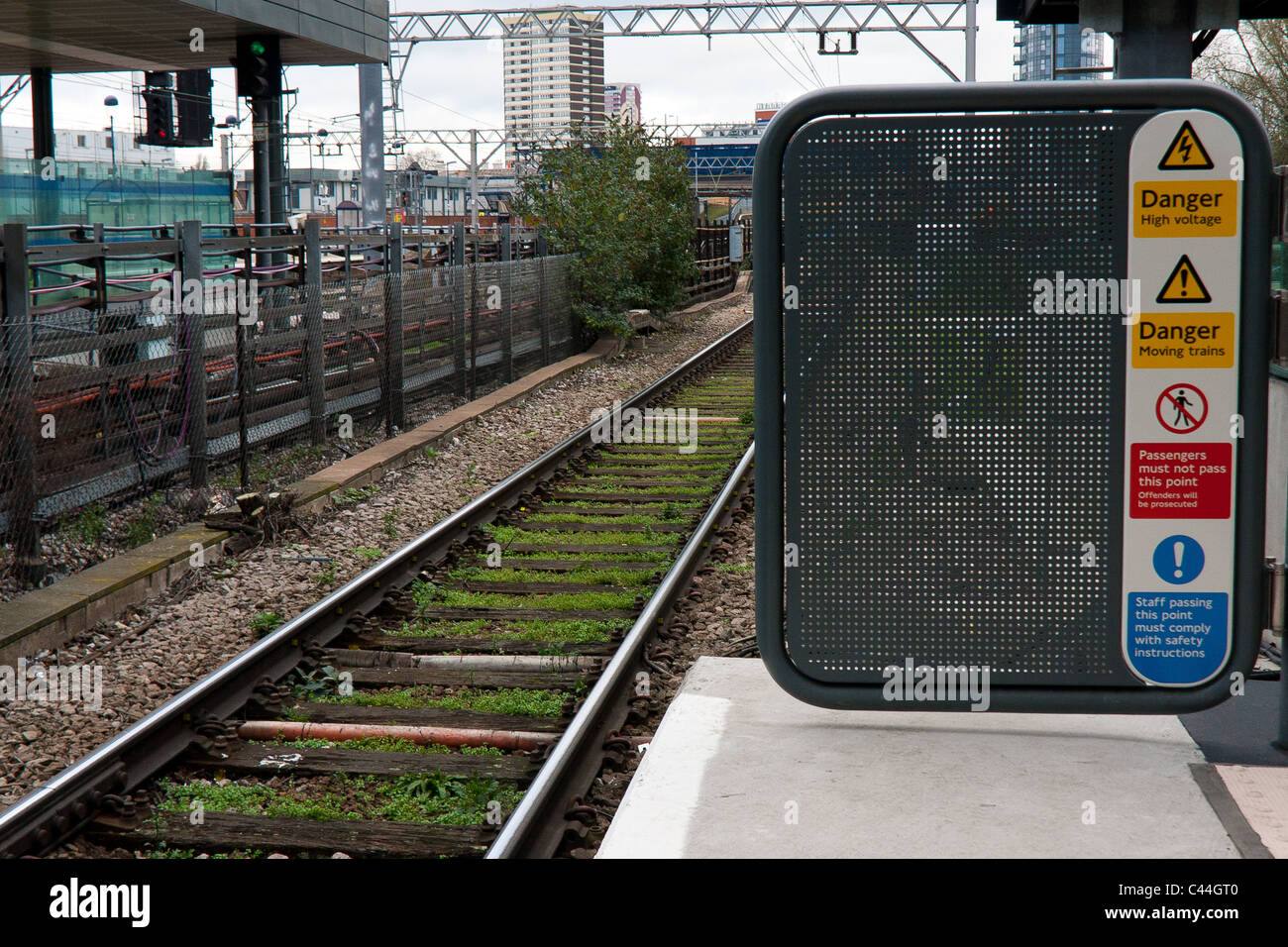 Overground rail interchange track hi-res stock photography and images ...