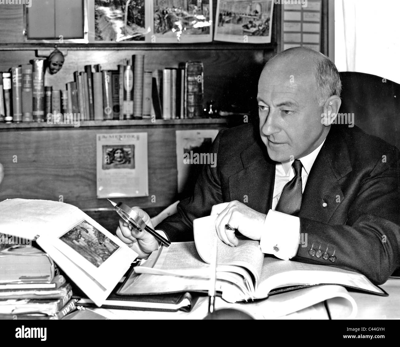 Cecil b demille hi-res stock photography and images - Alamy