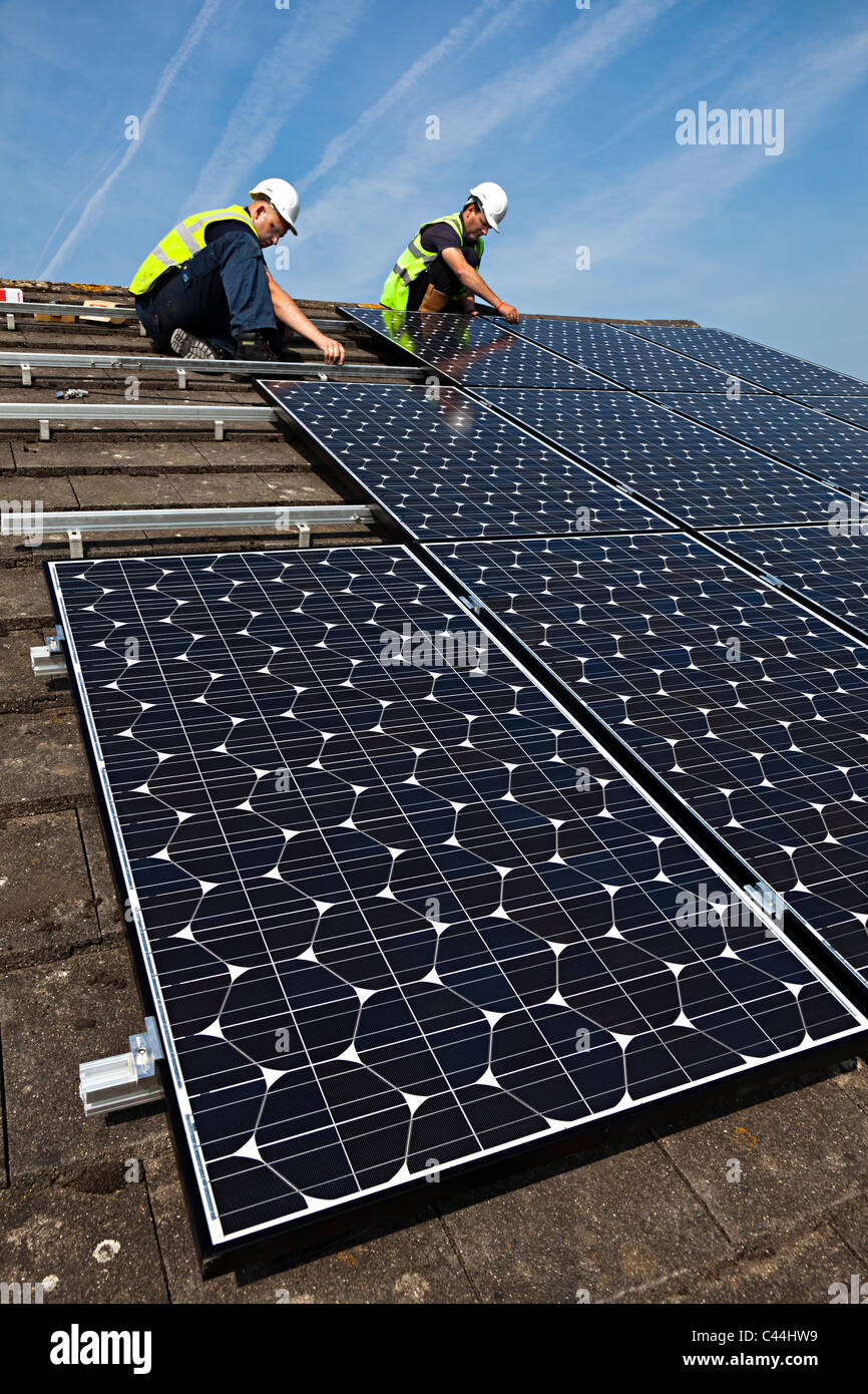 Solar panels house hi-res stock photography and images - Alamy