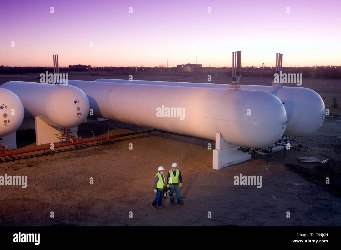 Gas tank farm hi-res stock photography and images - Alamy