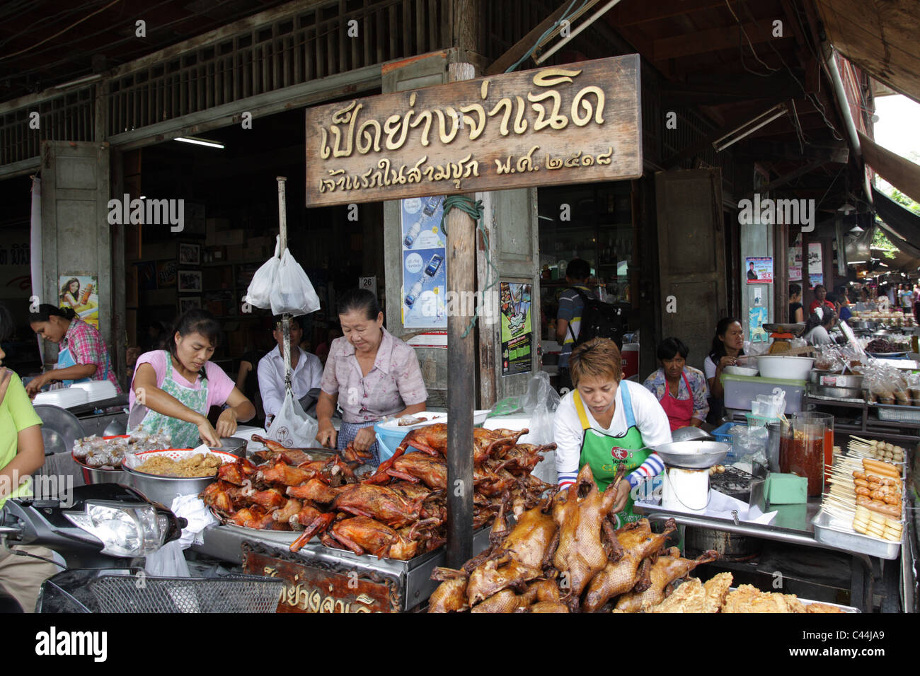 Merchant thai food market asia asian hi-res stock photography and ...