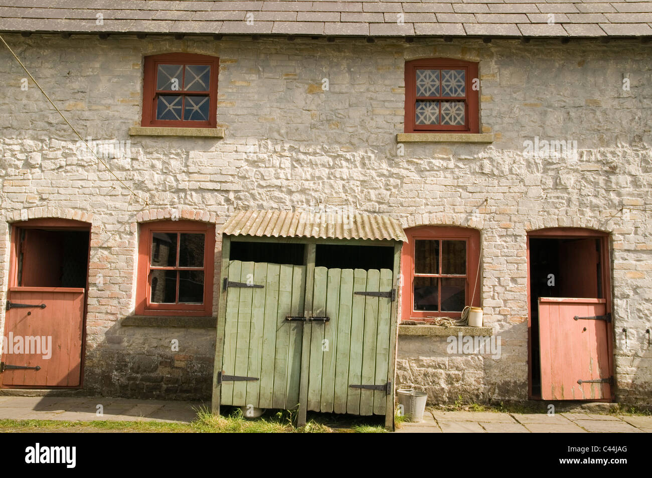 Victorian workers cottages hi-res stock photography and images - Alamy