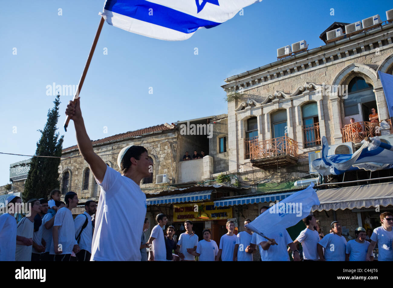 Thirty thousand religious Zionist youth in Dance of Flags for Jerusalem ...