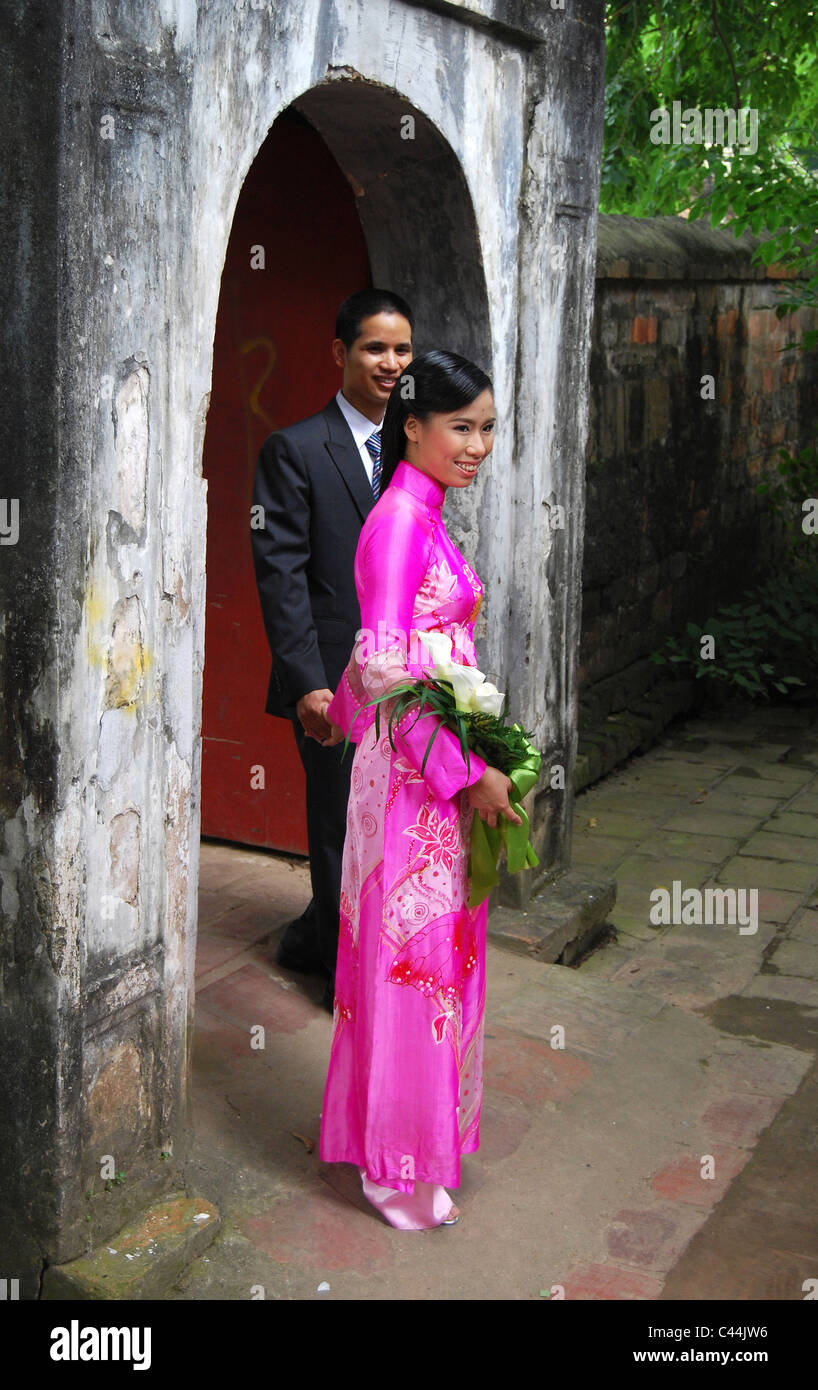 Vietnamese Wedding Hanoi Vietnam High Resolution Stock Photography and ...