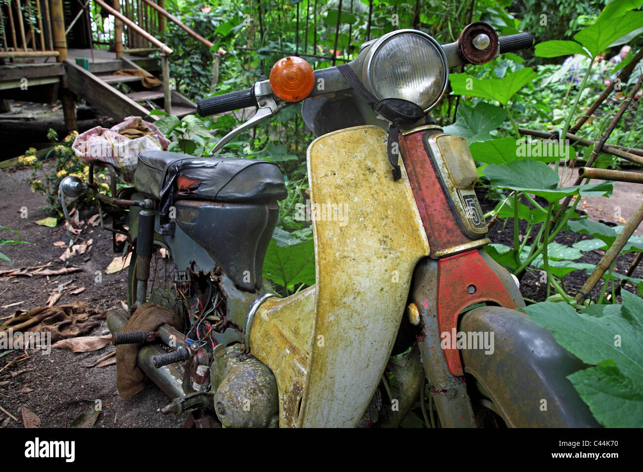Scooter motorcycle old broken hi-res stock photography and images - Alamy