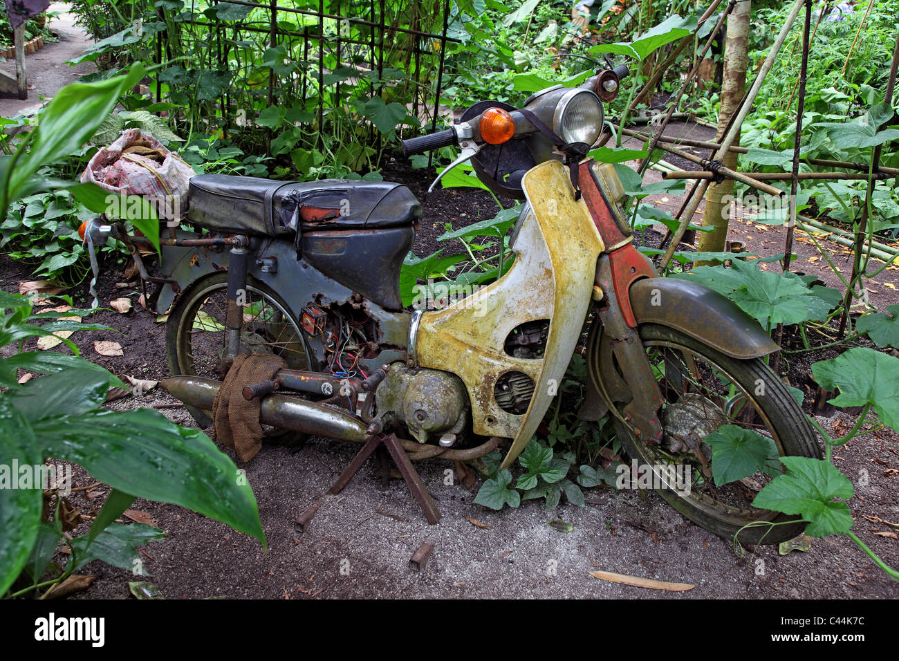 Scooter motorcycle old broken hi-res stock photography and images - Alamy