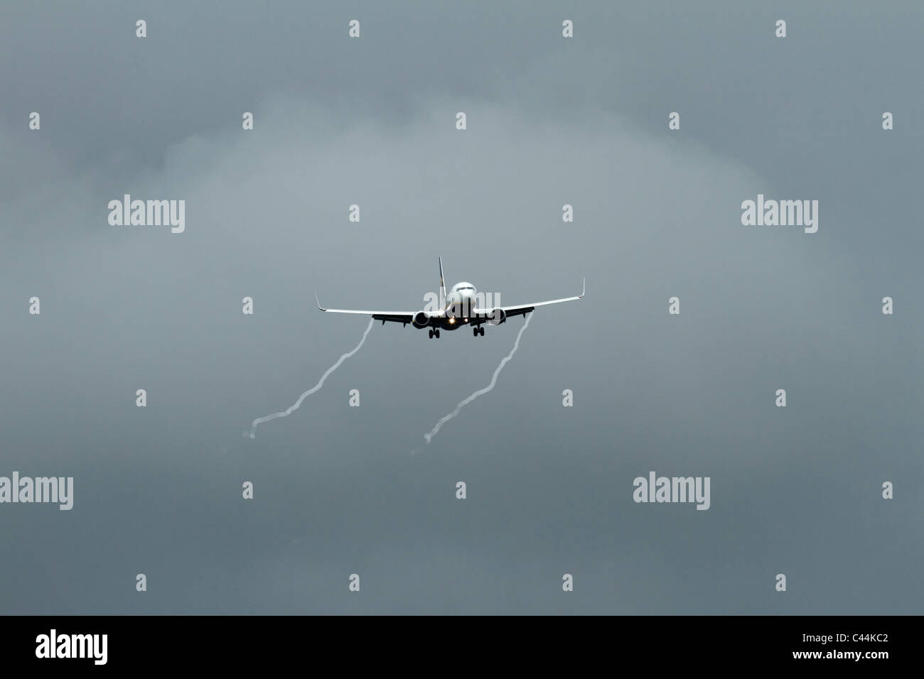 Ryanair Boeing 737 aircraft on final approach to Knock Airport ...
