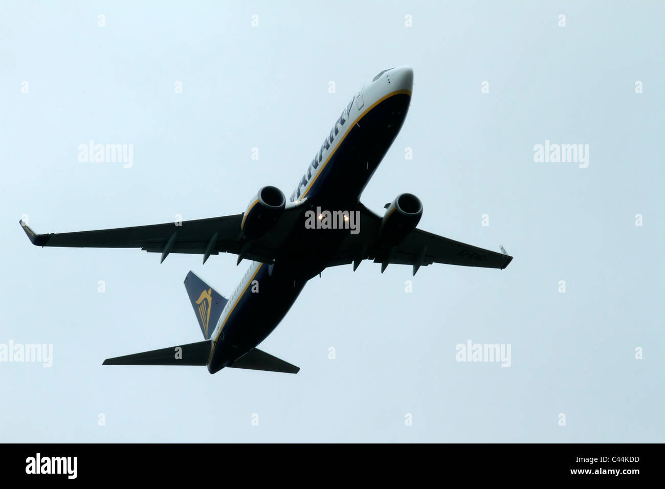 Ryanair Boeing 737 aircraft flying overhead, Republic of Ireland Stock ...