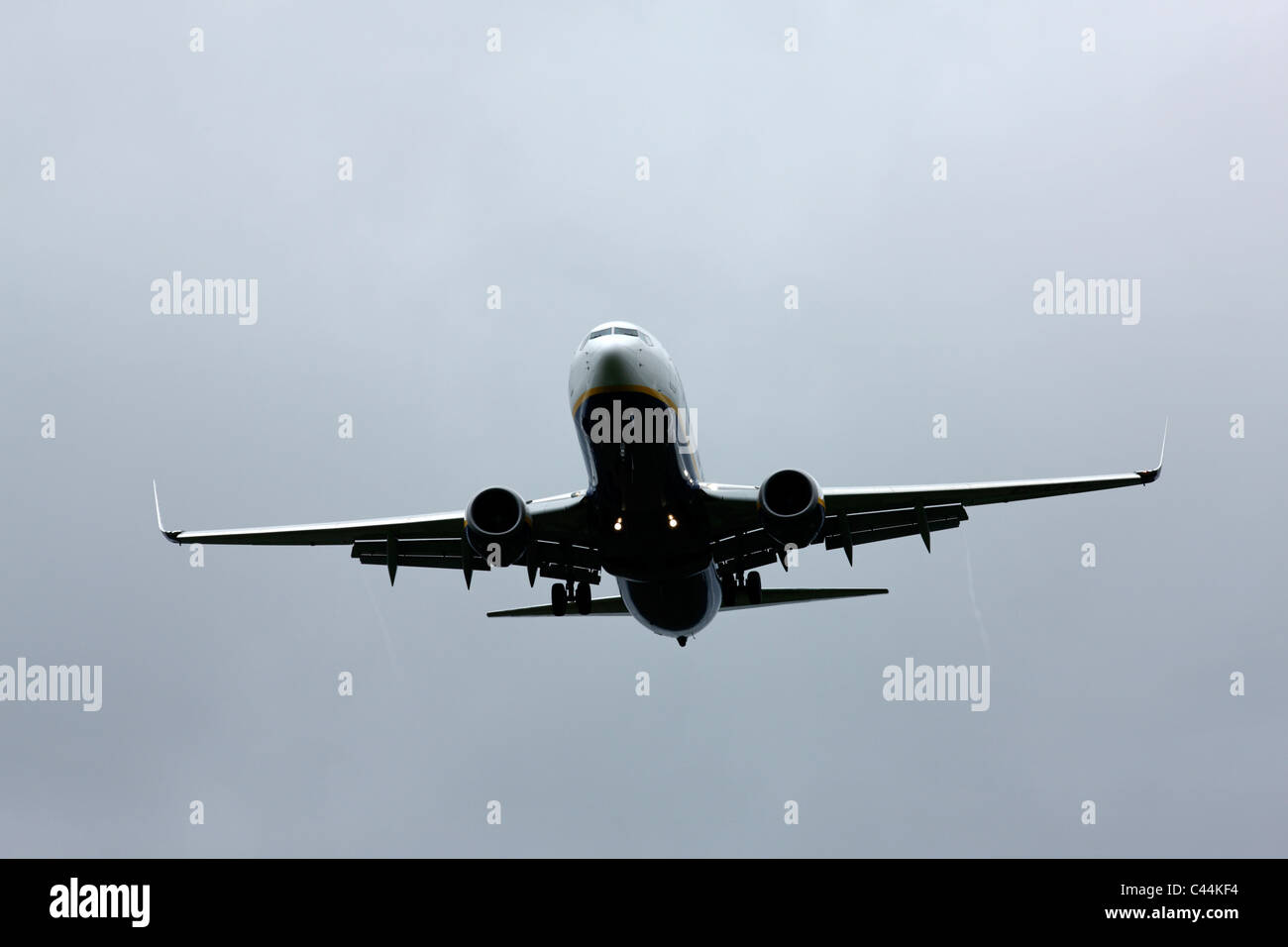 Ryanair Boeing 737 aircraft on final approach to Knock Airport ...