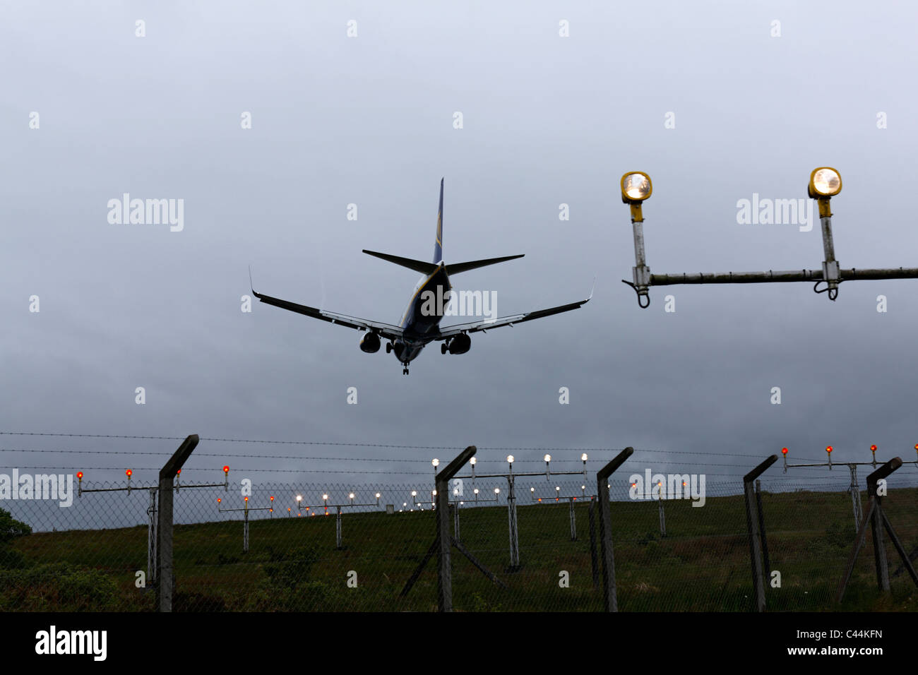 Ryanair Boeing 737 aircraft on final approach to Knock Airport ...