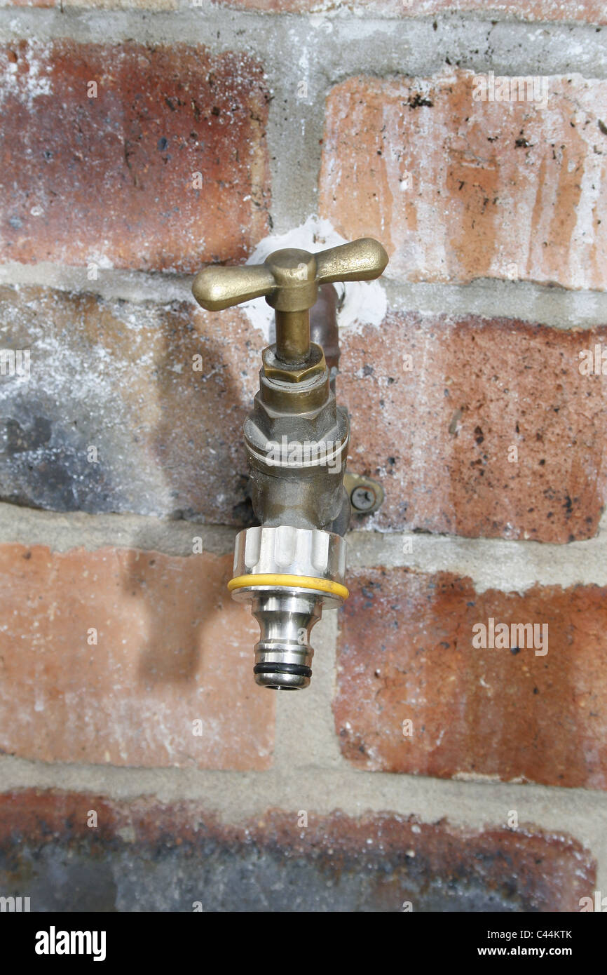 Outside tap hi-res stock photography and images - Alamy