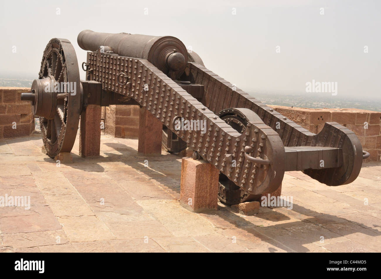 Royal Cannon put for display on the roof of Fort in Jodhpur Stock Photo ...