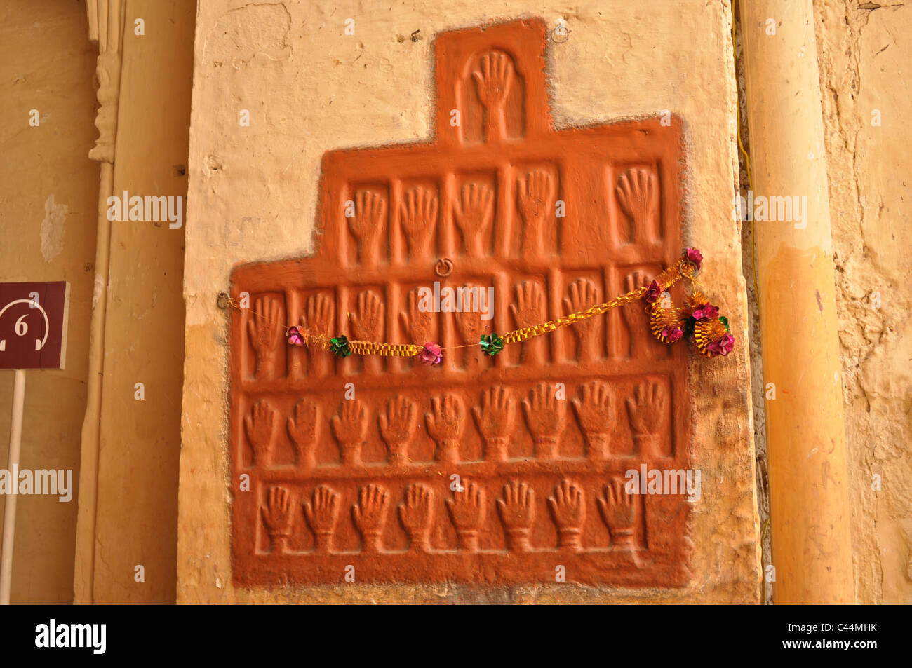 Hand Marks of Royal Queens for many generations from the royal family ...