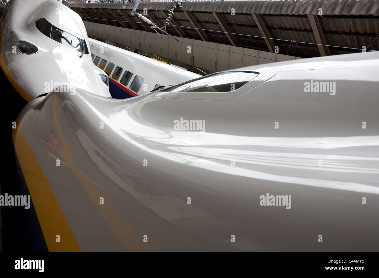 Japanese shinkansen bullet trains in Tokyo Station, Tokyo, Japan, 2011 ...