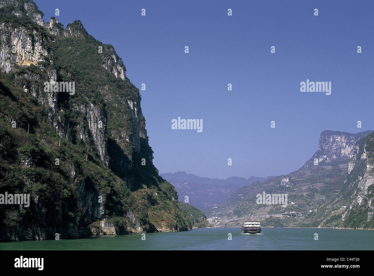 Xiling gorge yangzi river hi-res stock photography and images - Alamy