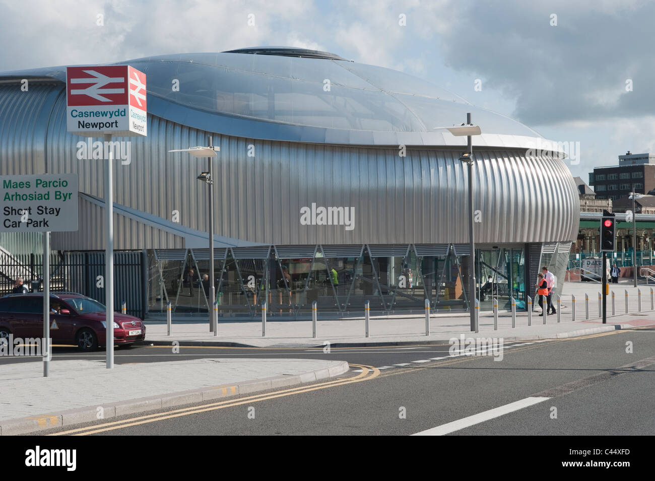 Newport railway station hi-res stock photography and images - Alamy