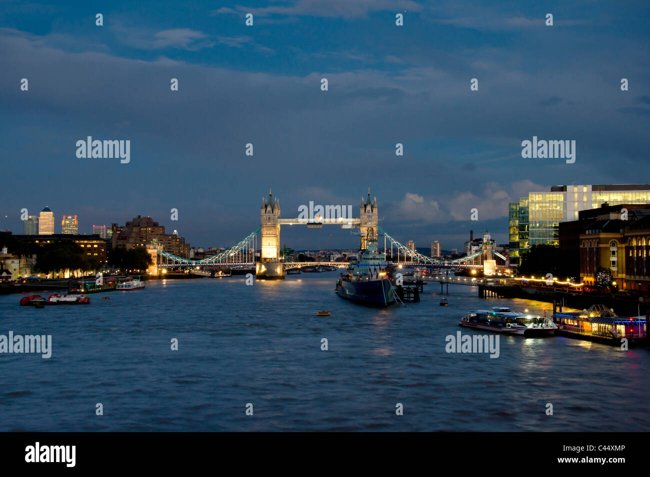 London, Tower Bridge, UK, bascule, city, dusk, England, Europe, evening ...