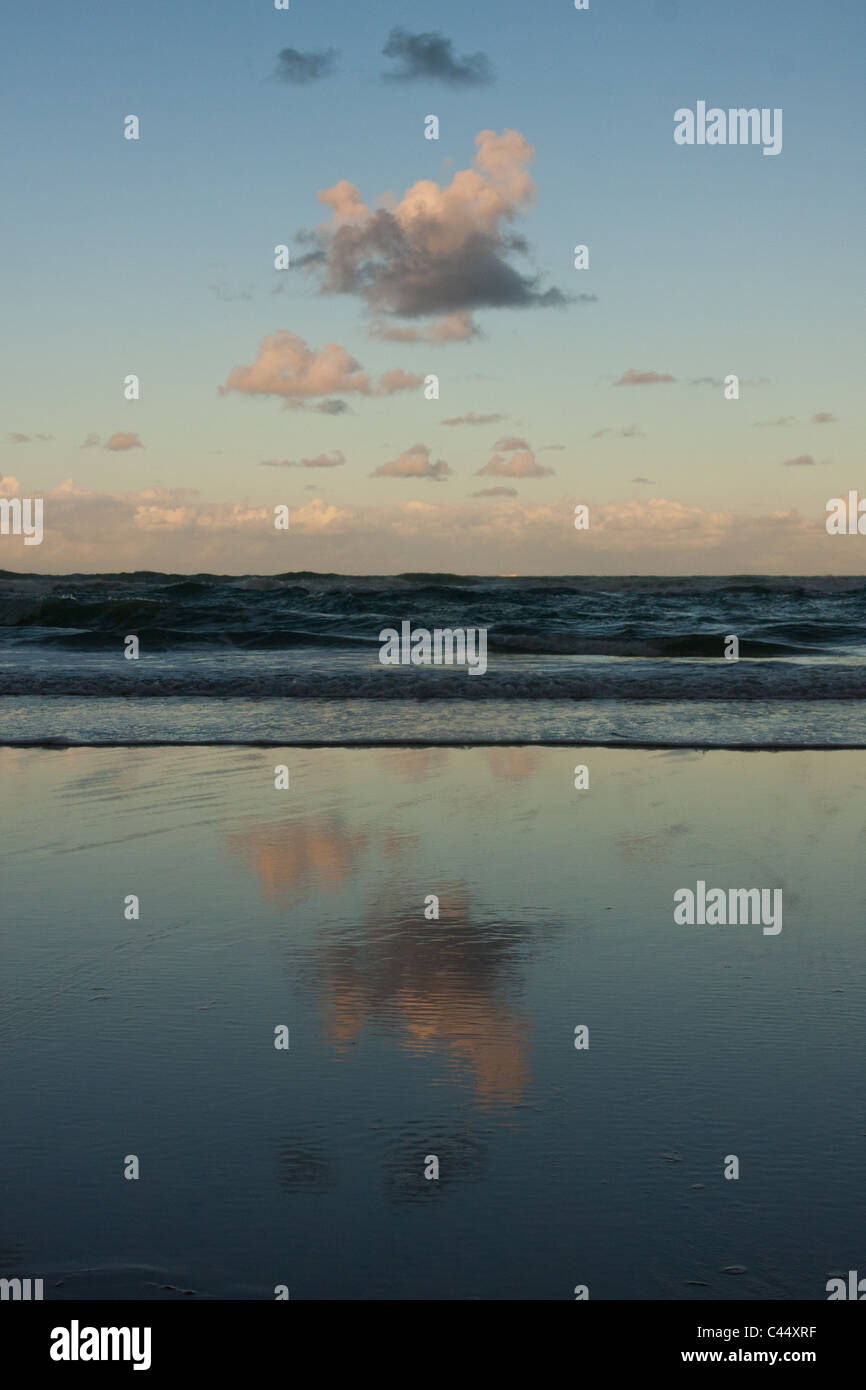 Beach reflections hi-res stock photography and images - Alamy