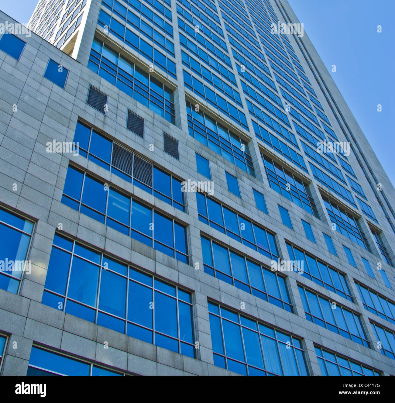 Modern Skyscraper Office Building, Windows and Blue Sky Stock Photo - Alamy