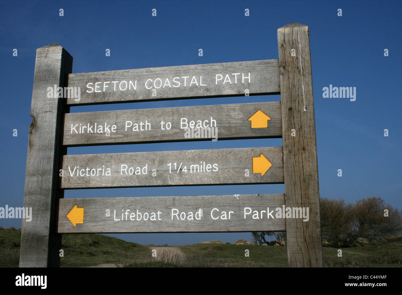 English coast path sign hi-res stock photography and images - Alamy