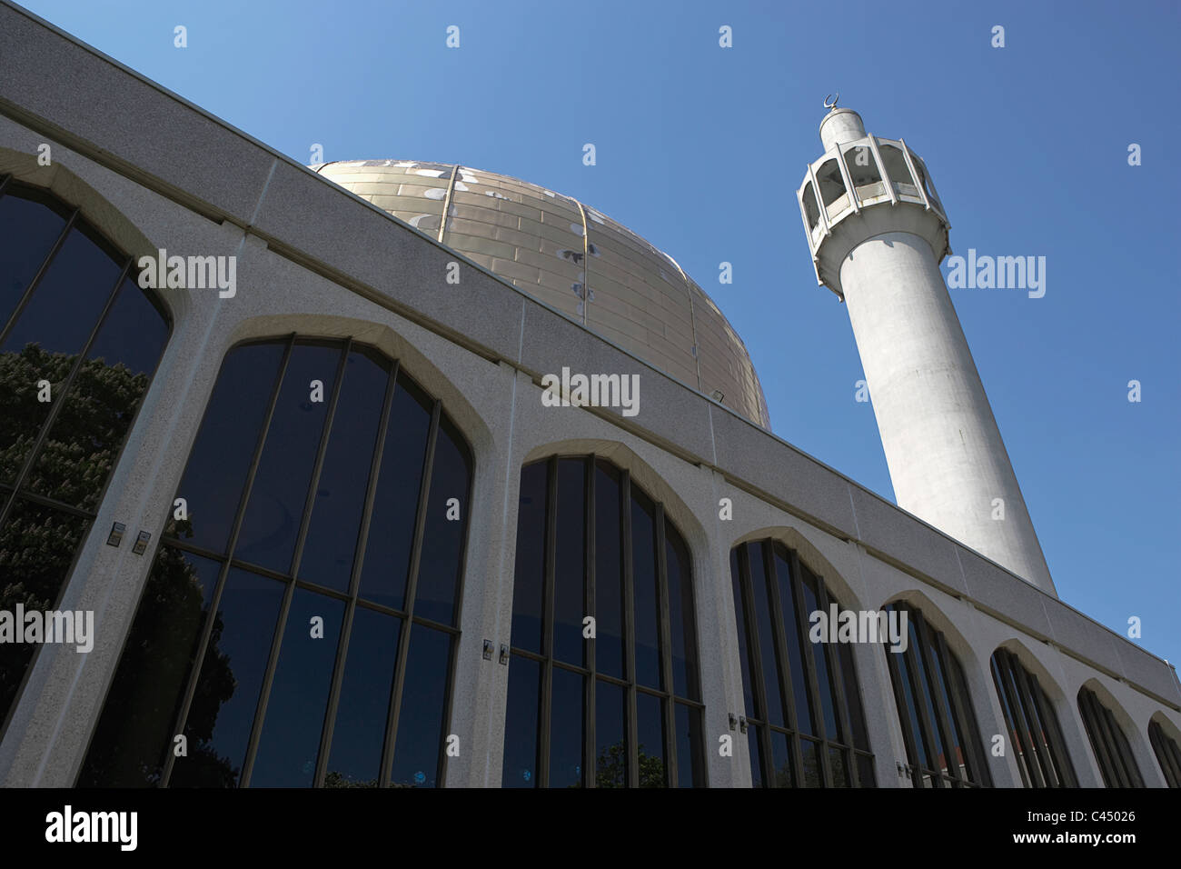 Regents park mosque architecture hi-res stock photography and images ...