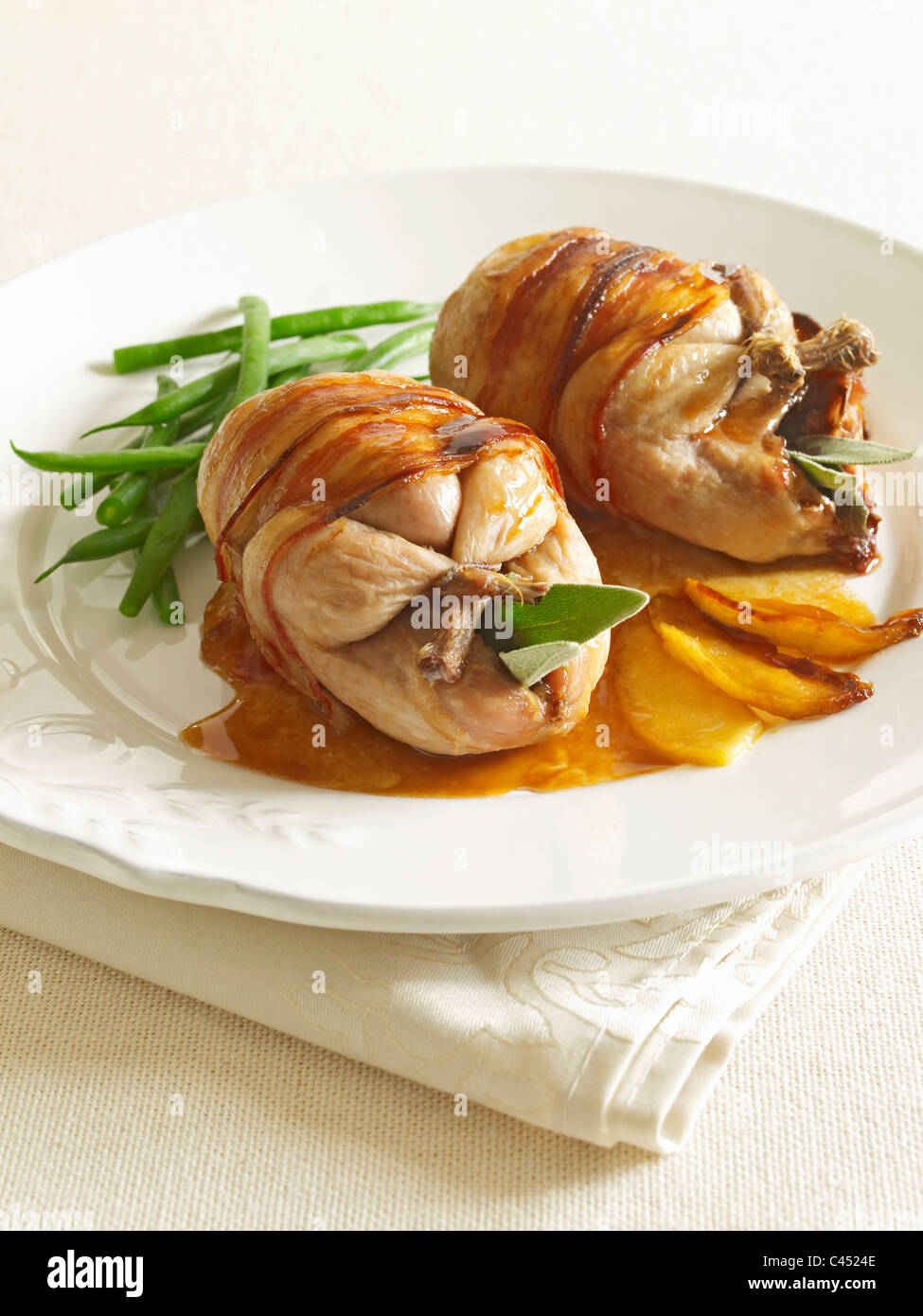 Roast quail wrapped in bacon hi-res stock photography and images - Alamy
