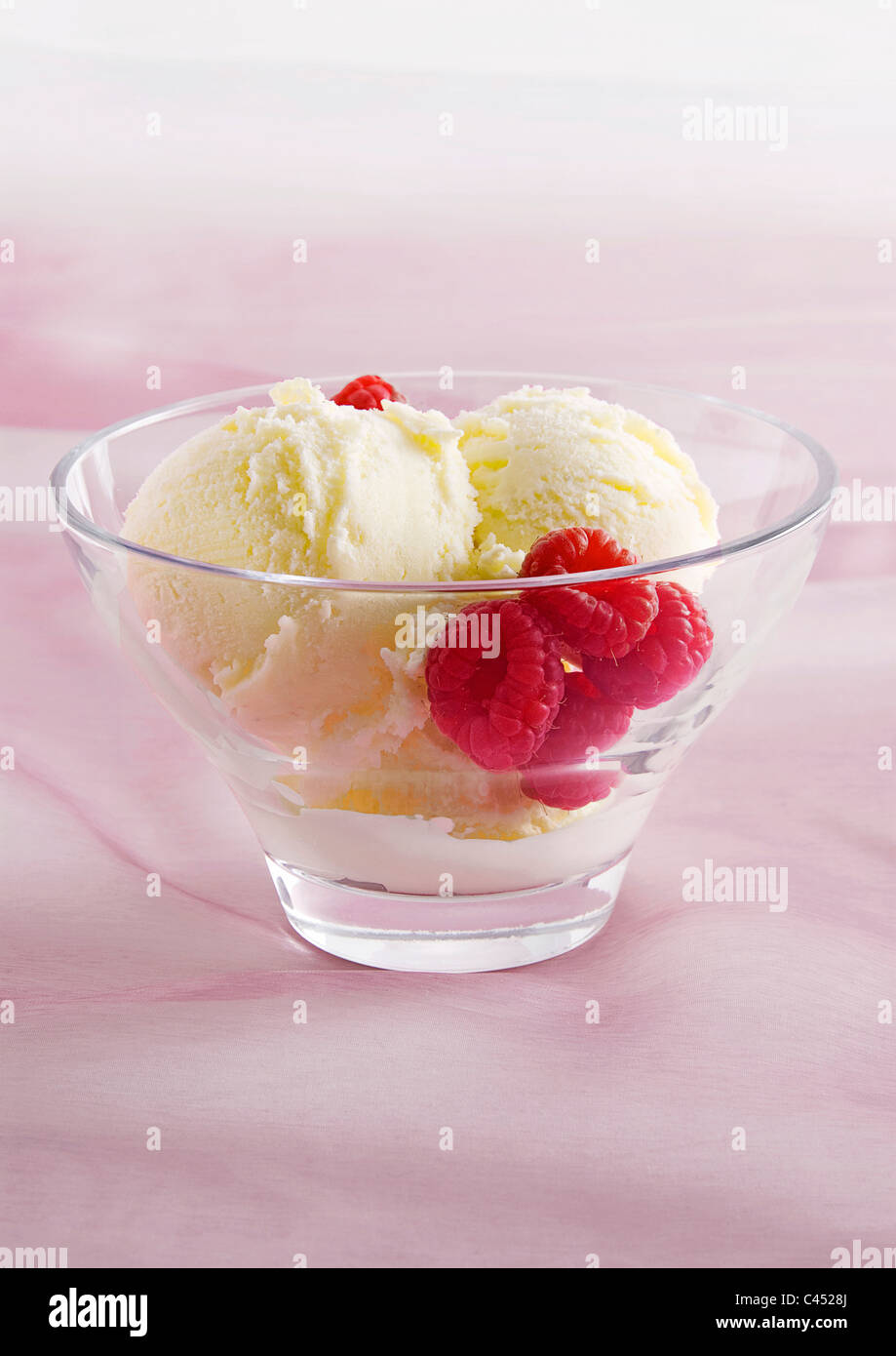 Scoop raspberry ice cream hi-res stock photography and images - Alamy