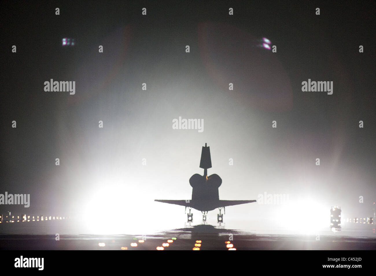 Final space shuttle landing hi-res stock photography and images - Alamy