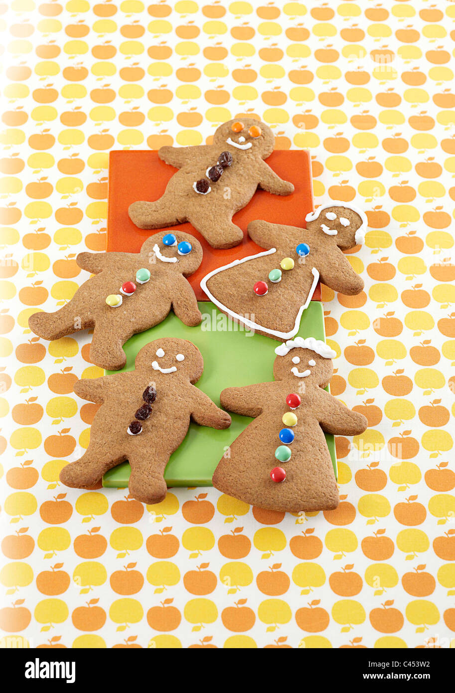 Gingerbread man biscuits hi-res stock photography and images - Alamy