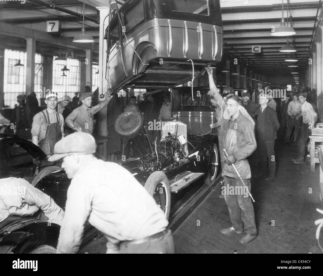 American car production hi-res stock photography and images - Alamy