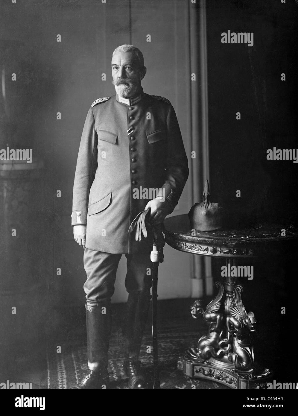 Chancellor Theobald von Bethmann-Hollweg in combat uniform, 1914 Stock ...