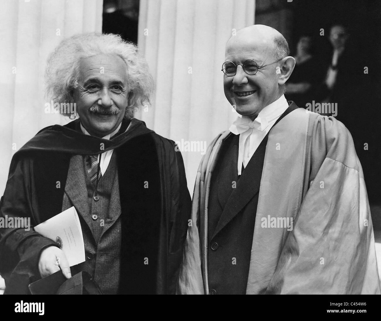 Albert Einstein and Frank Aydelotte, 1936 Stock Photo - Alamy