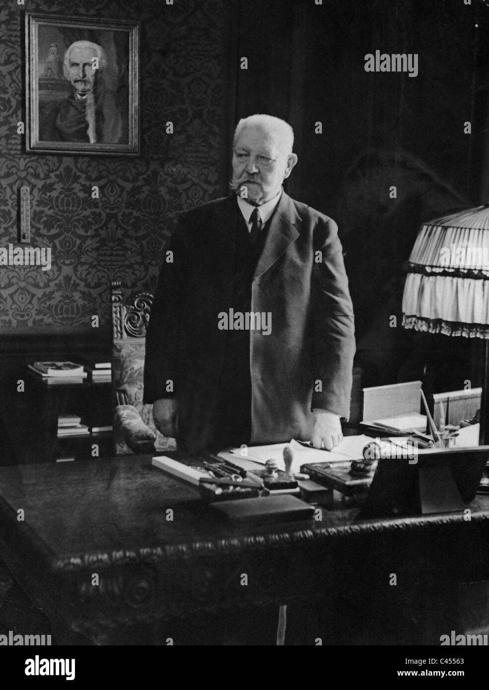 President Hindenburg Stock Photos & President Hindenburg Stock Images ...