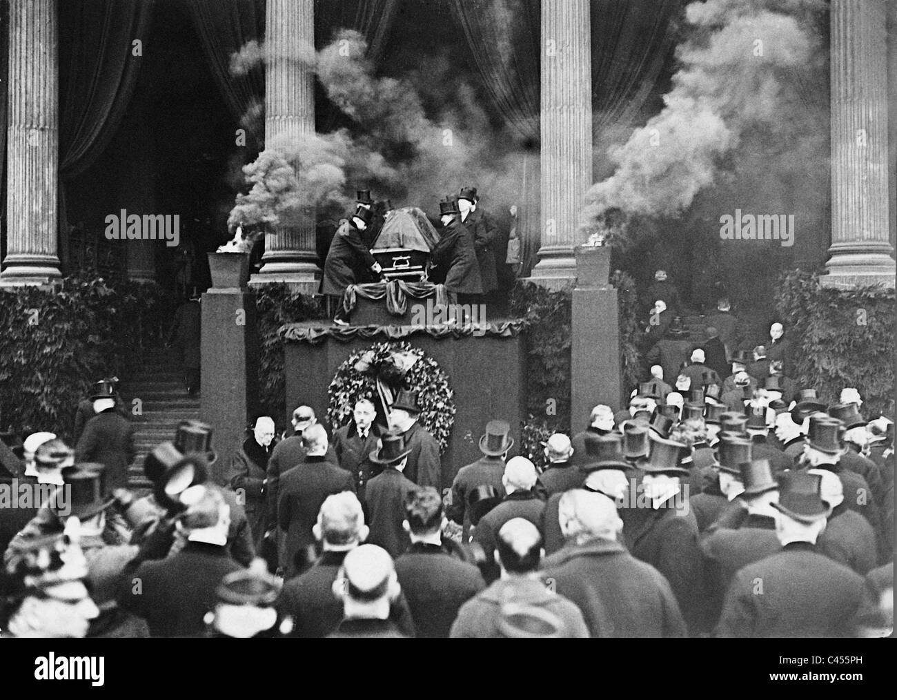 Friedrich ebert 1919 hi-res stock photography and images - Alamy