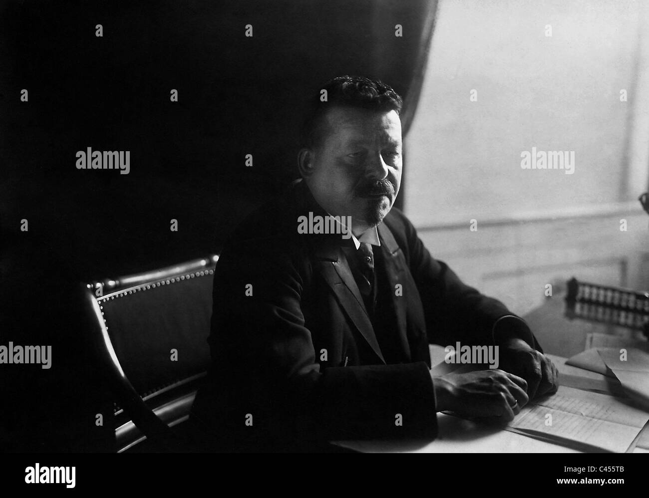 Personalities europe 1919 1932 hi-res stock photography and images - Alamy