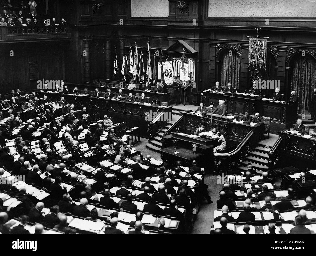 Reichstag berlin 1932 hi-res stock photography and images - Alamy