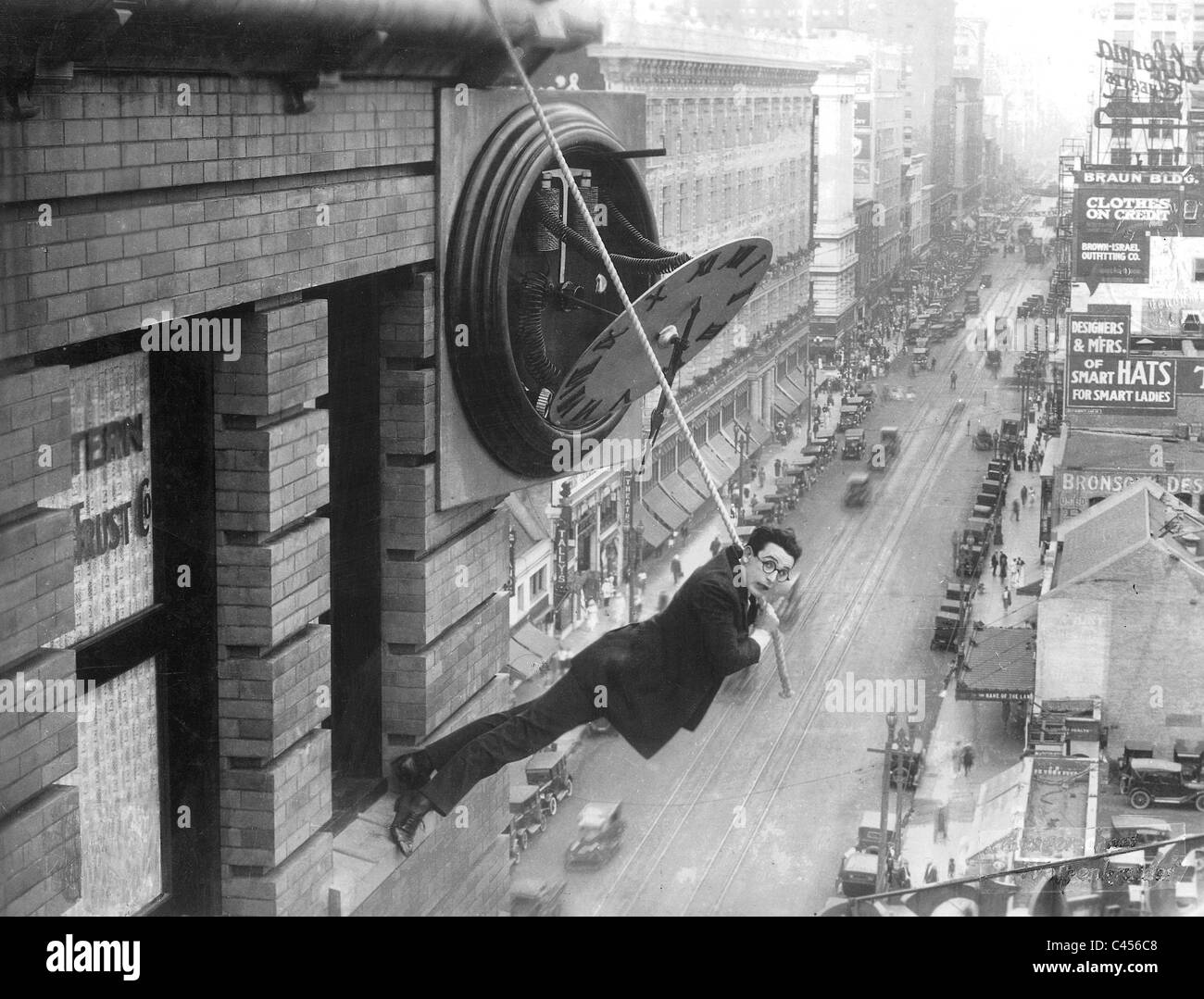 Safety last harold lloyd hi-res stock photography and images - Alamy