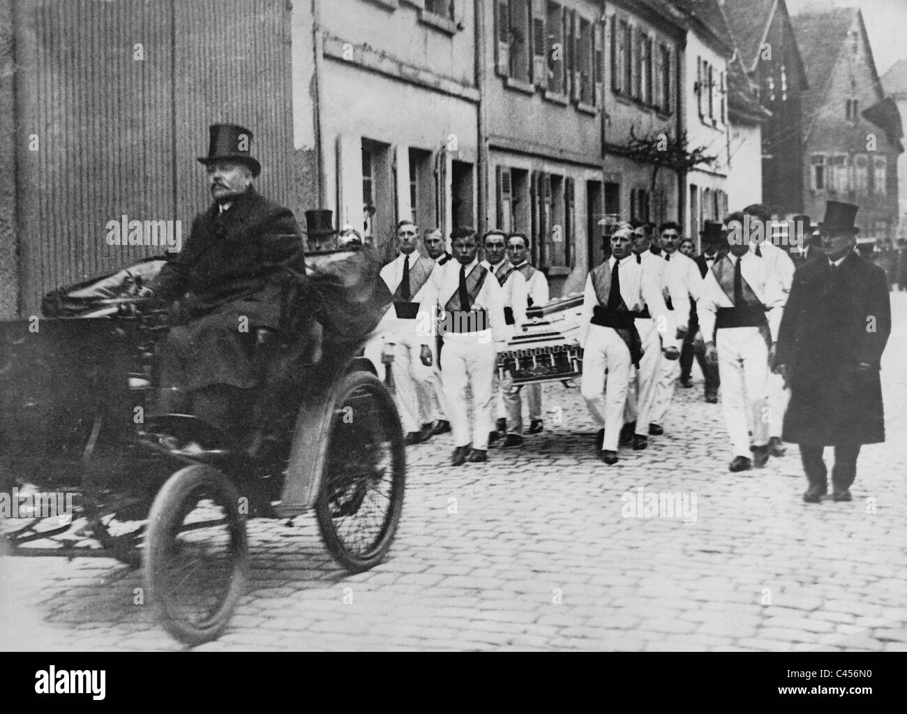 Funeral for the late Carl Friedrich Benz, 1929 Stock Photo - Alamy