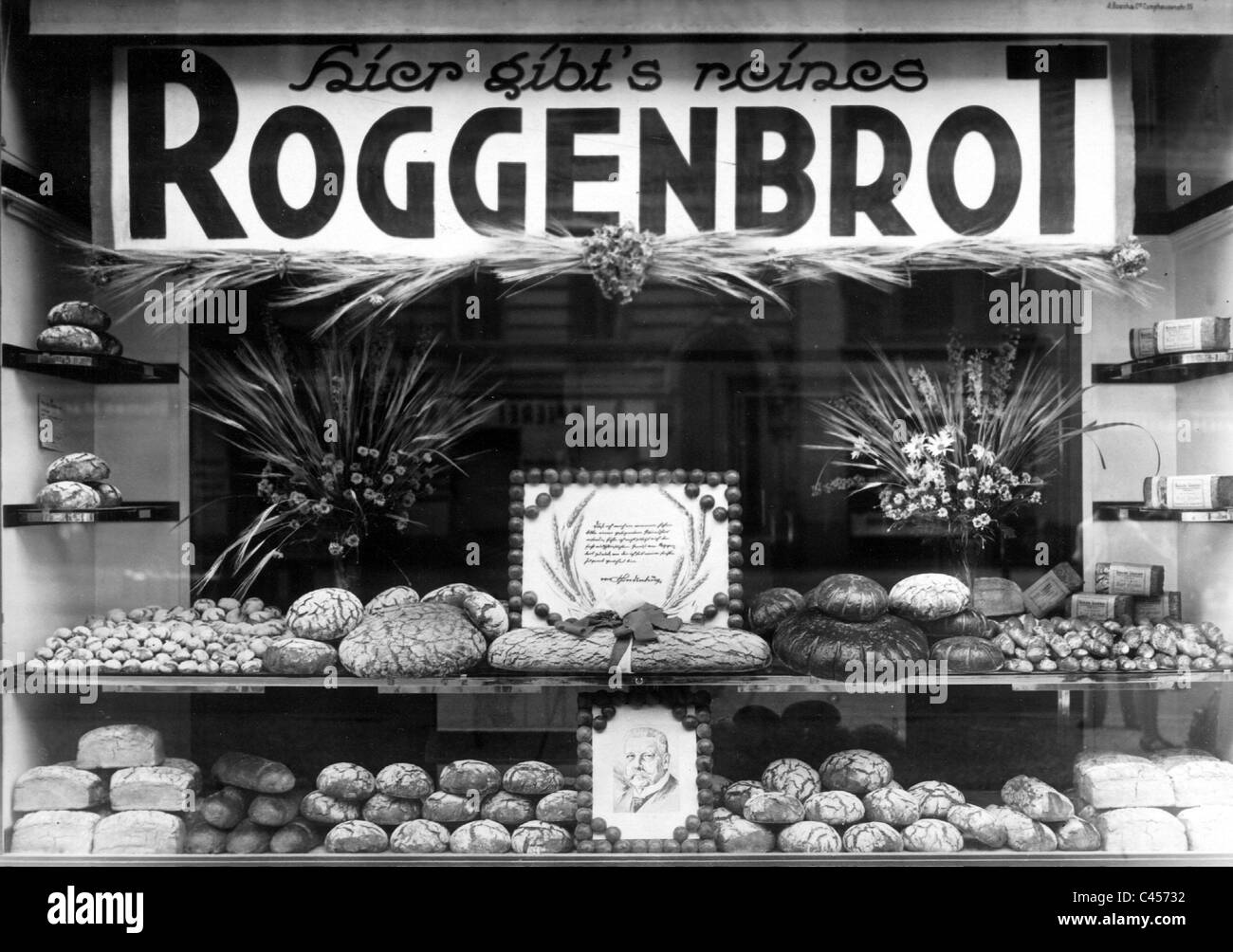 Bakery window Black and White Stock Photos & Images - Alamy
